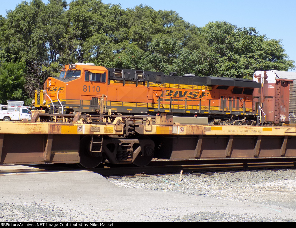 BNSF 8110